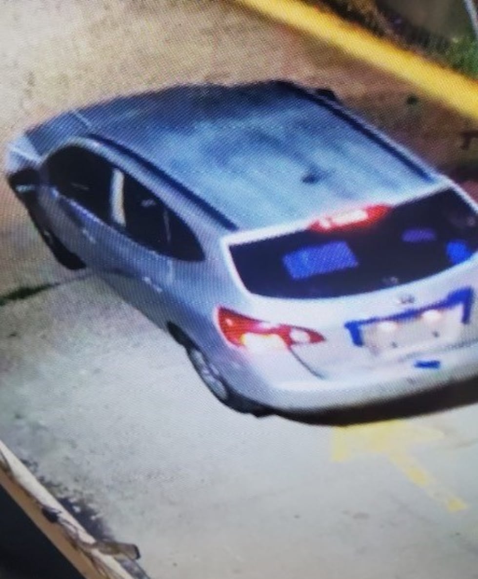 Shreveport Police Department asks for public help finding robbery suspect Shreveport Police Department asks for public help finding robbery suspect